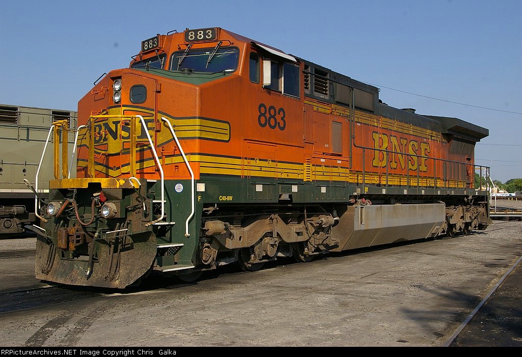 BNSF 883